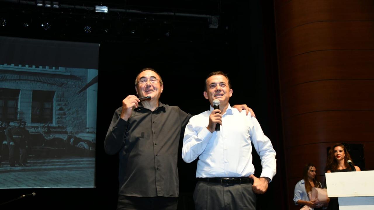 Yenişehir Belediyesi Sunay Akın ve Ali Altay’ı Mersinlilerle buluşturdu ...