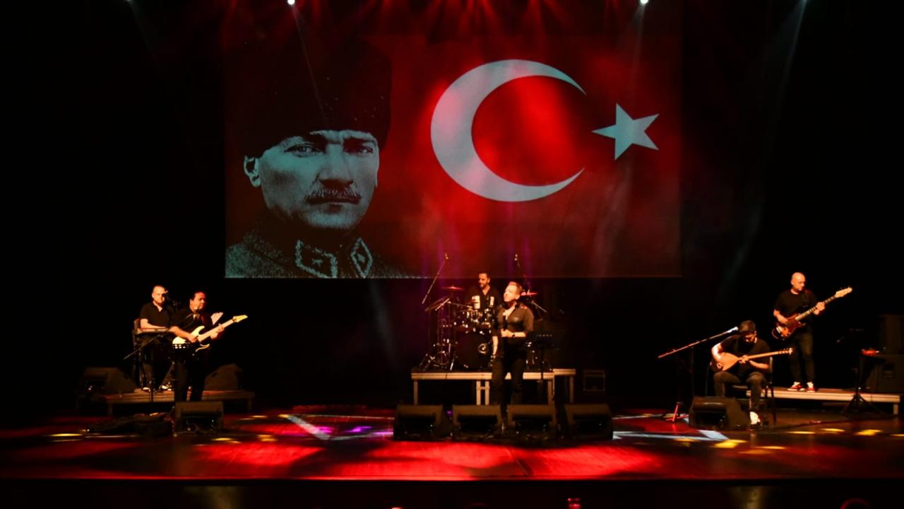 Yenişehir Belediyesi Sunay Akın ve Ali Altay’ı Mersinlilerle buluşturdu ...